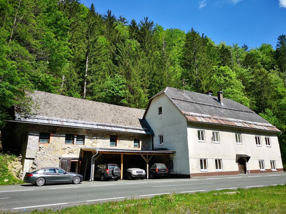 Wohnhaus mit Nebengebäude und großzügiger Werkstätte - Isepp ...
